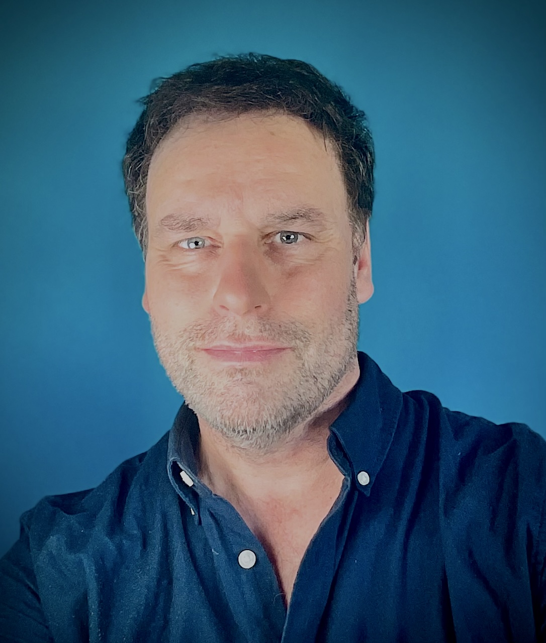 “A Dialogueless Story Of Grief & Loss” Robert Archer Lynn On ‘Silent Night’